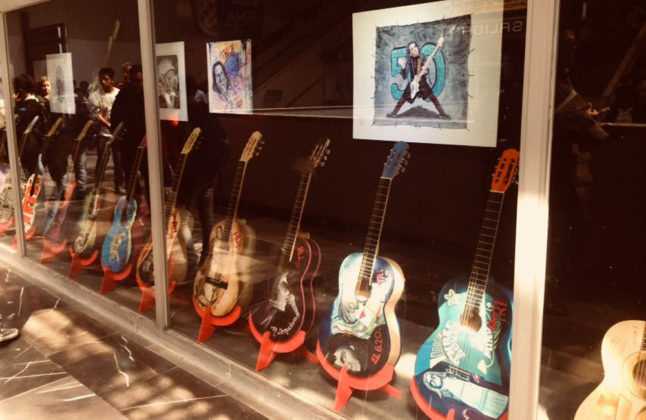 Tururú: la expo de guitarras de Alex Lora llega al Metro