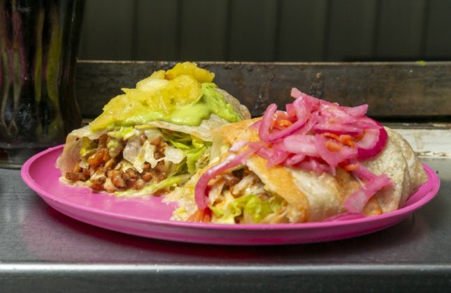 Chilango - Burritos gigantes del Tec, un clásico garnachero de la ciudad