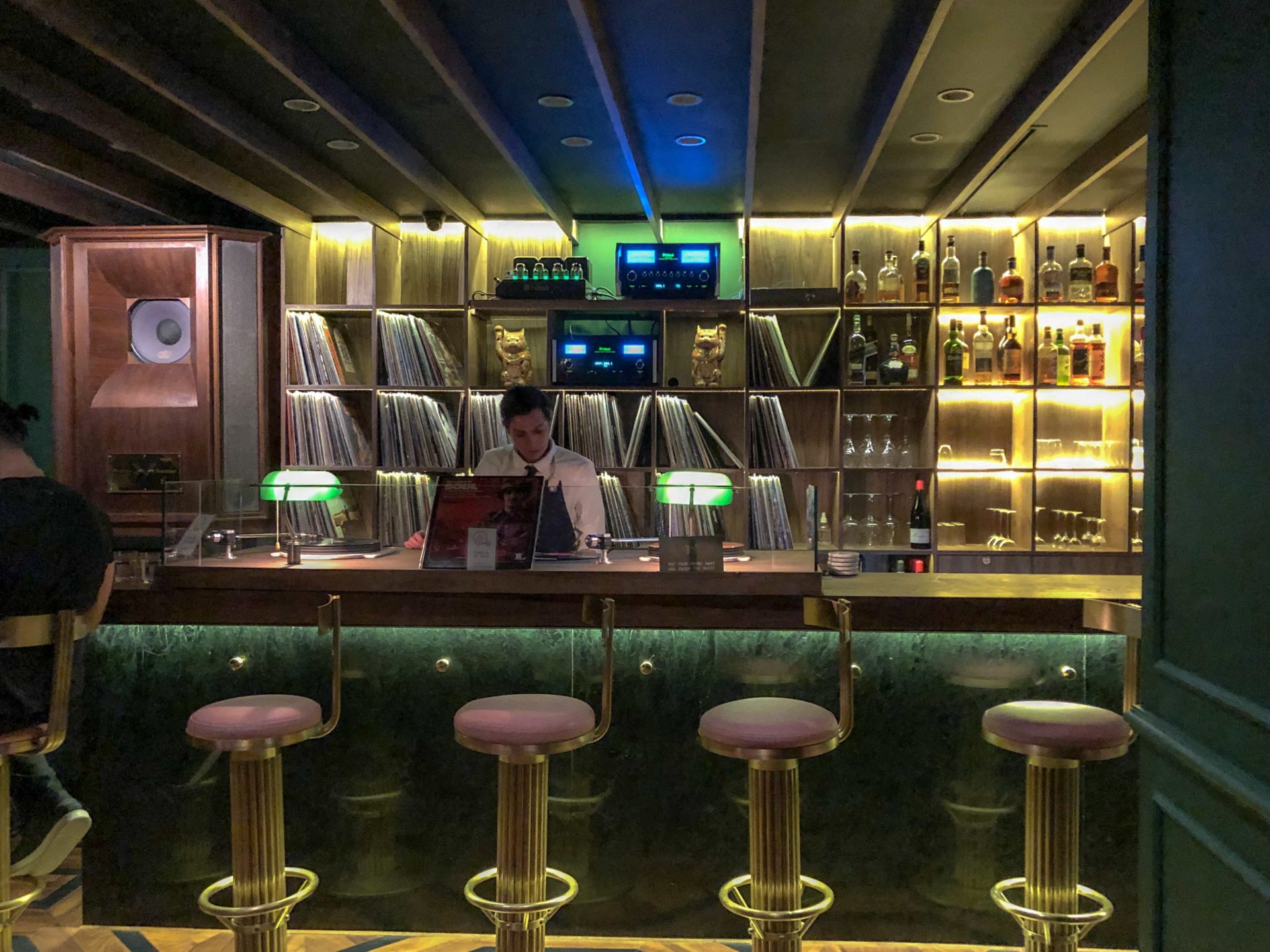 Chilango - Bares con buena música en CDMX o "listening bars"