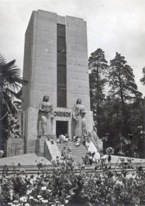 chilango - El monumento que exhibió el brazo de Obregón en la CDMX 😱