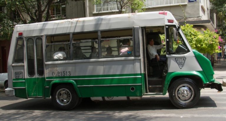 chilango - Así fue cómo la CDMX se llenó de combis y micros (fotos)