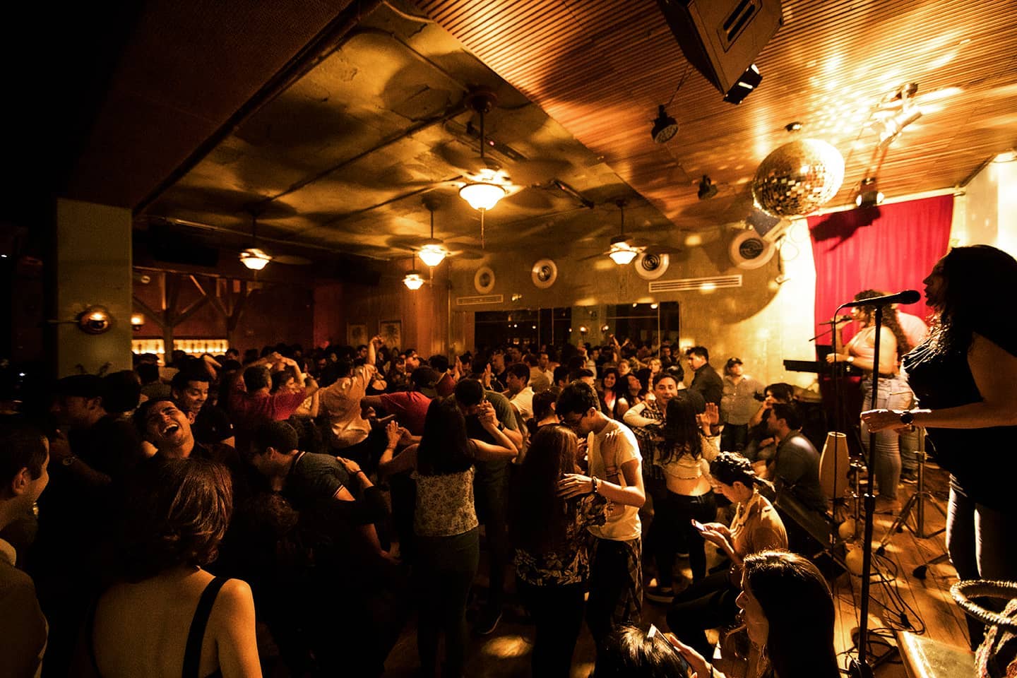 Chilango - Lugares para llevar a la jefita a bailar salsa