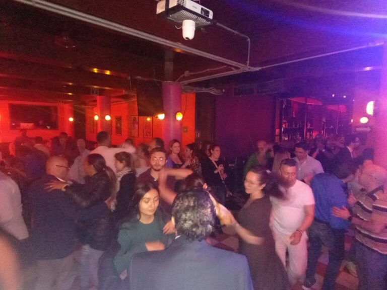 Chilango - Lugares para llevar a la jefita a bailar salsa