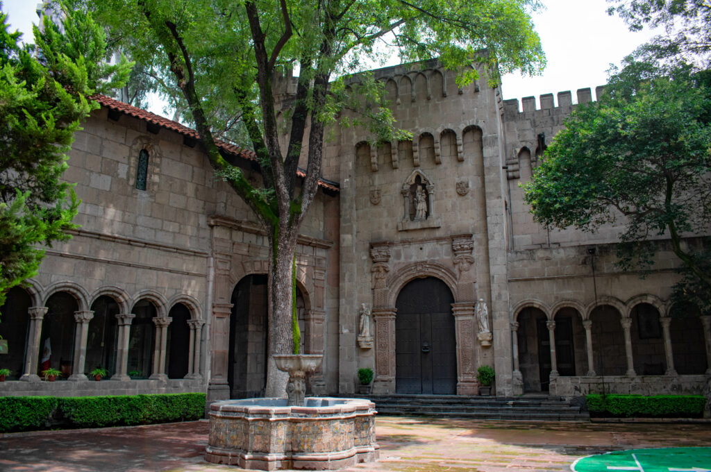 chilango - Historia del claustro medieval en CDMX que fue traído desde ...