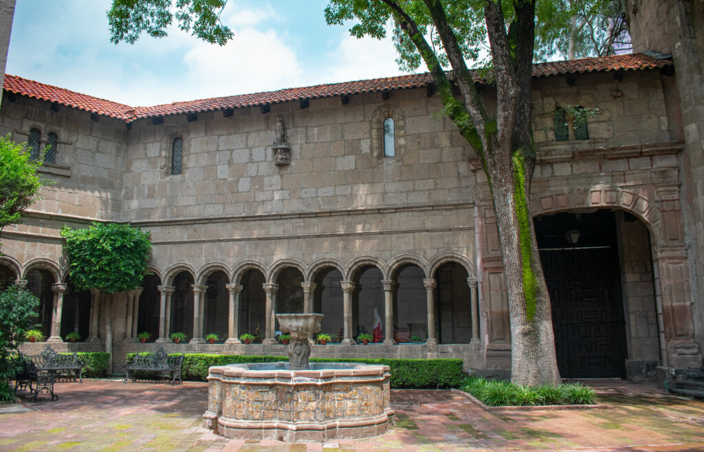 chilango - Historia del claustro medieval en CDMX que fue traído desde ...