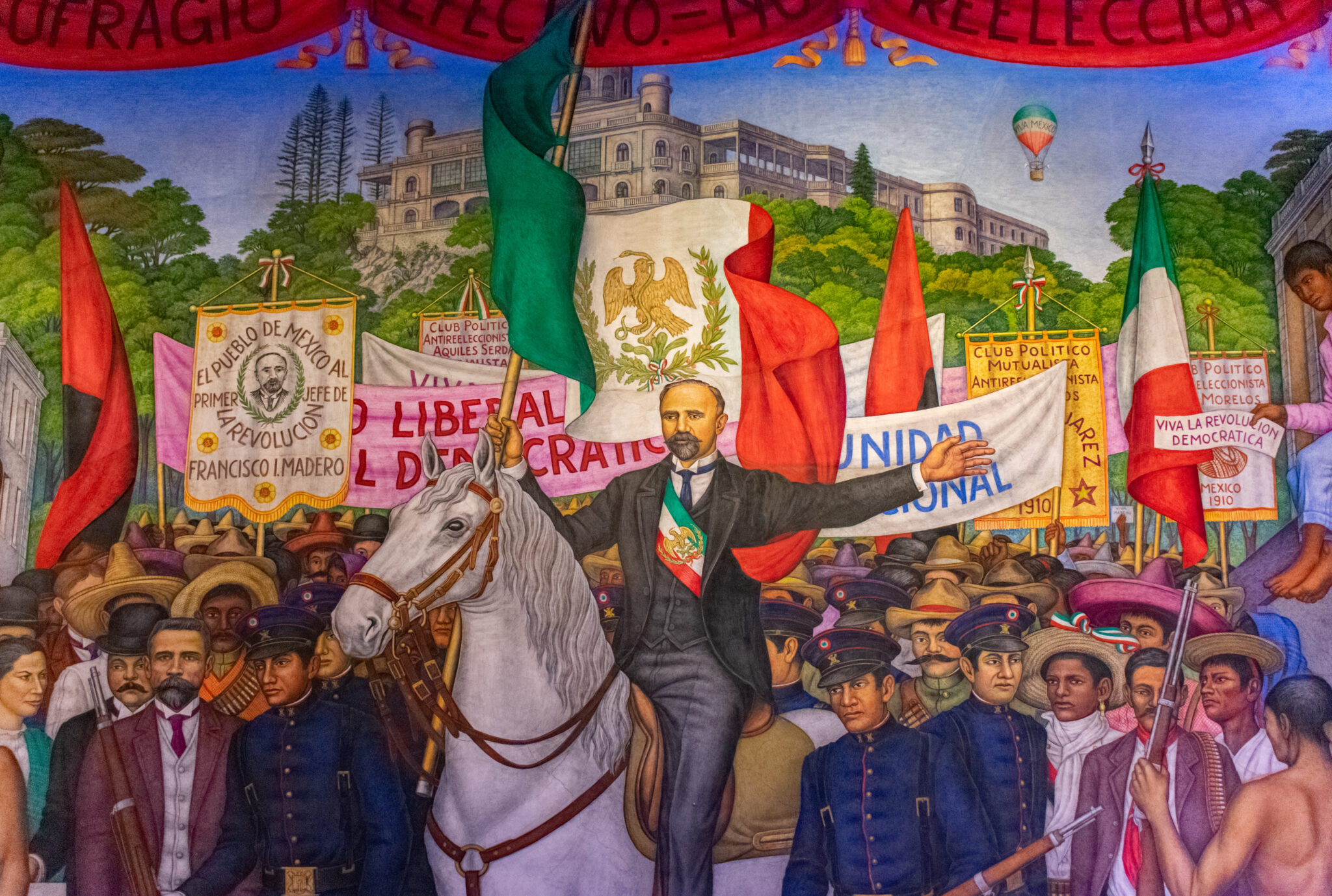 chilango - Estos son los murales más emblemáticos del Castillo de ...