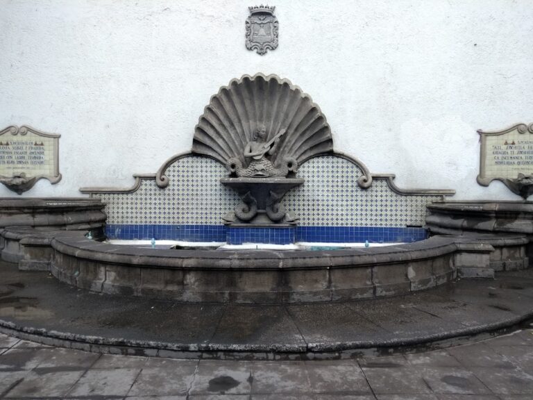 chilango - La verdadera leyenda de la Fuente de la Sirena en Xochimilco
