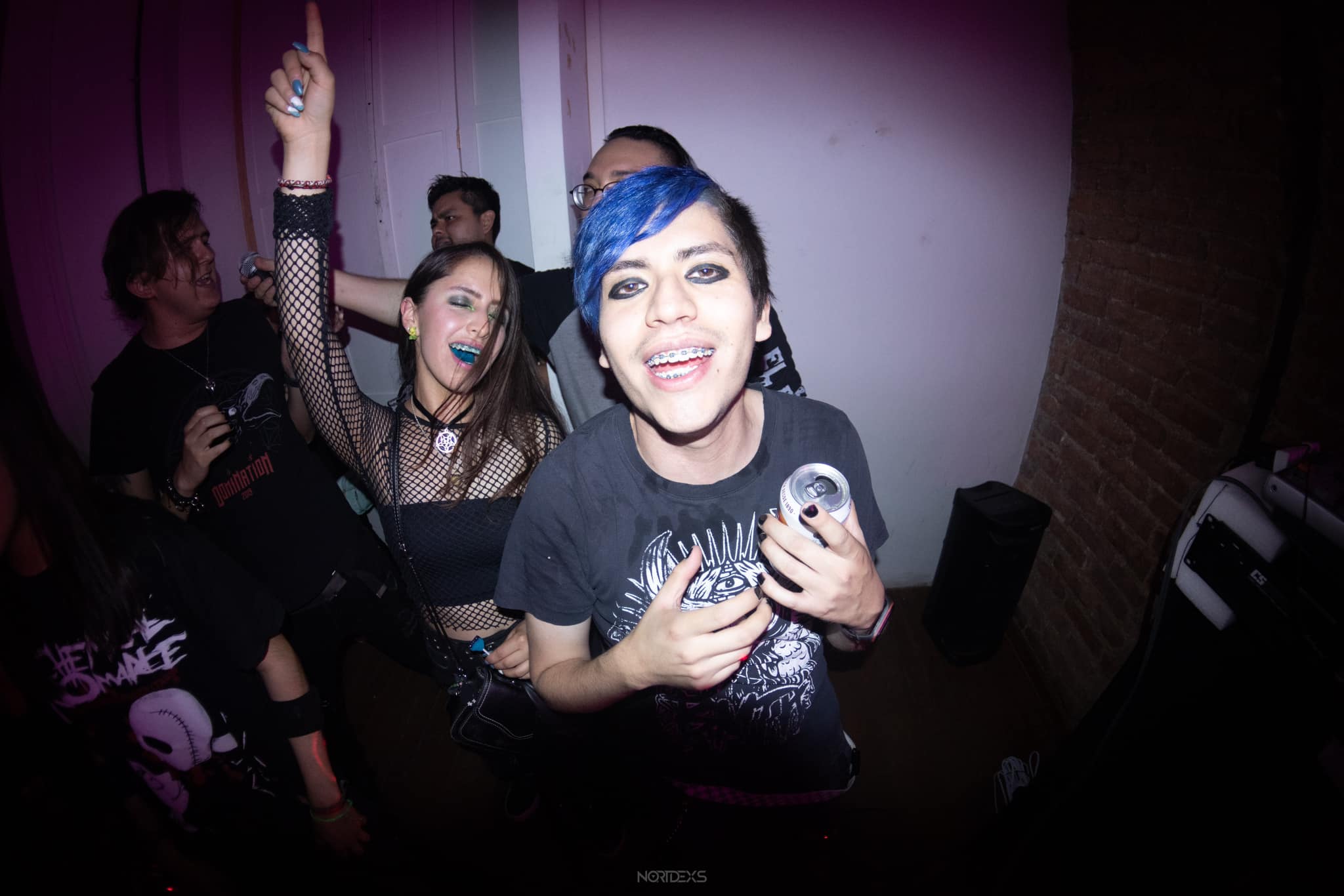 chilango - Fiesta emo en CDMX ¡Saca la playera oscura!