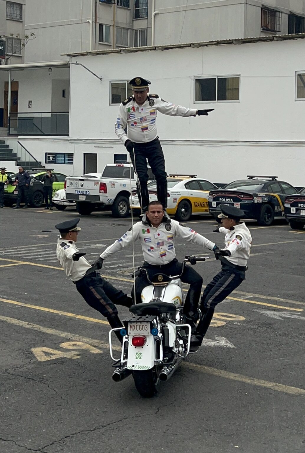 Chilango - Equipo de Acrobacia de la Policía de Tránsito de CDMX ...