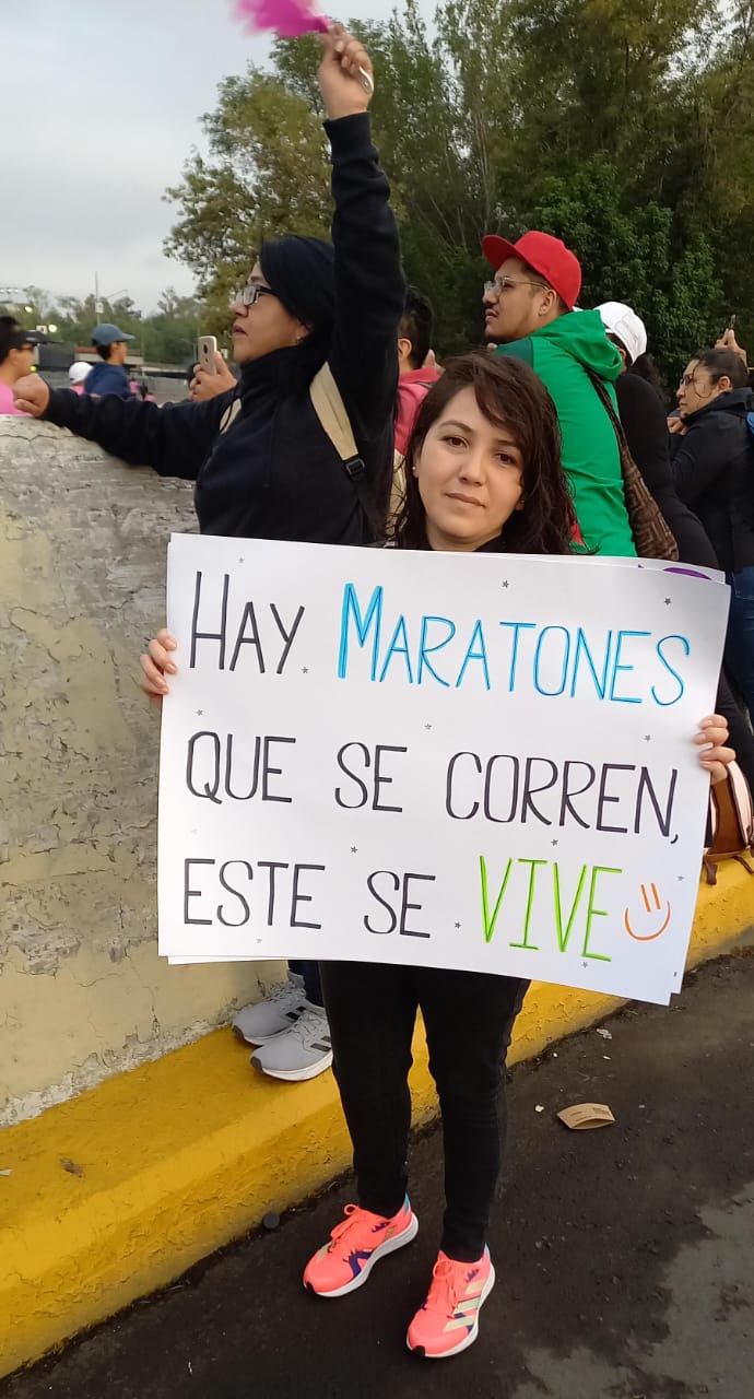 chilango - ¡Vamos, Tilín!: los mejores carteles de apoyo del Maratón CDMX al estilo chilango