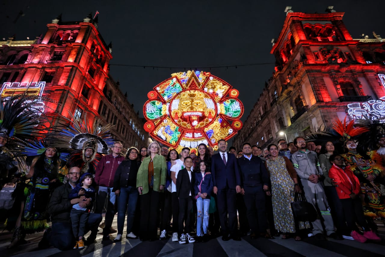 Chilango - Así es el espectacular alumbrado del Zócalo de CDMX por ...
