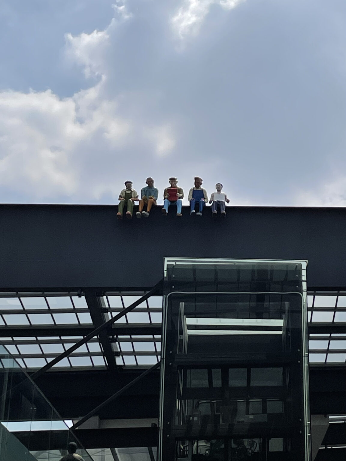 chilango - Aparecen extrañas figuras en el techo de Parque Tepeyac ...