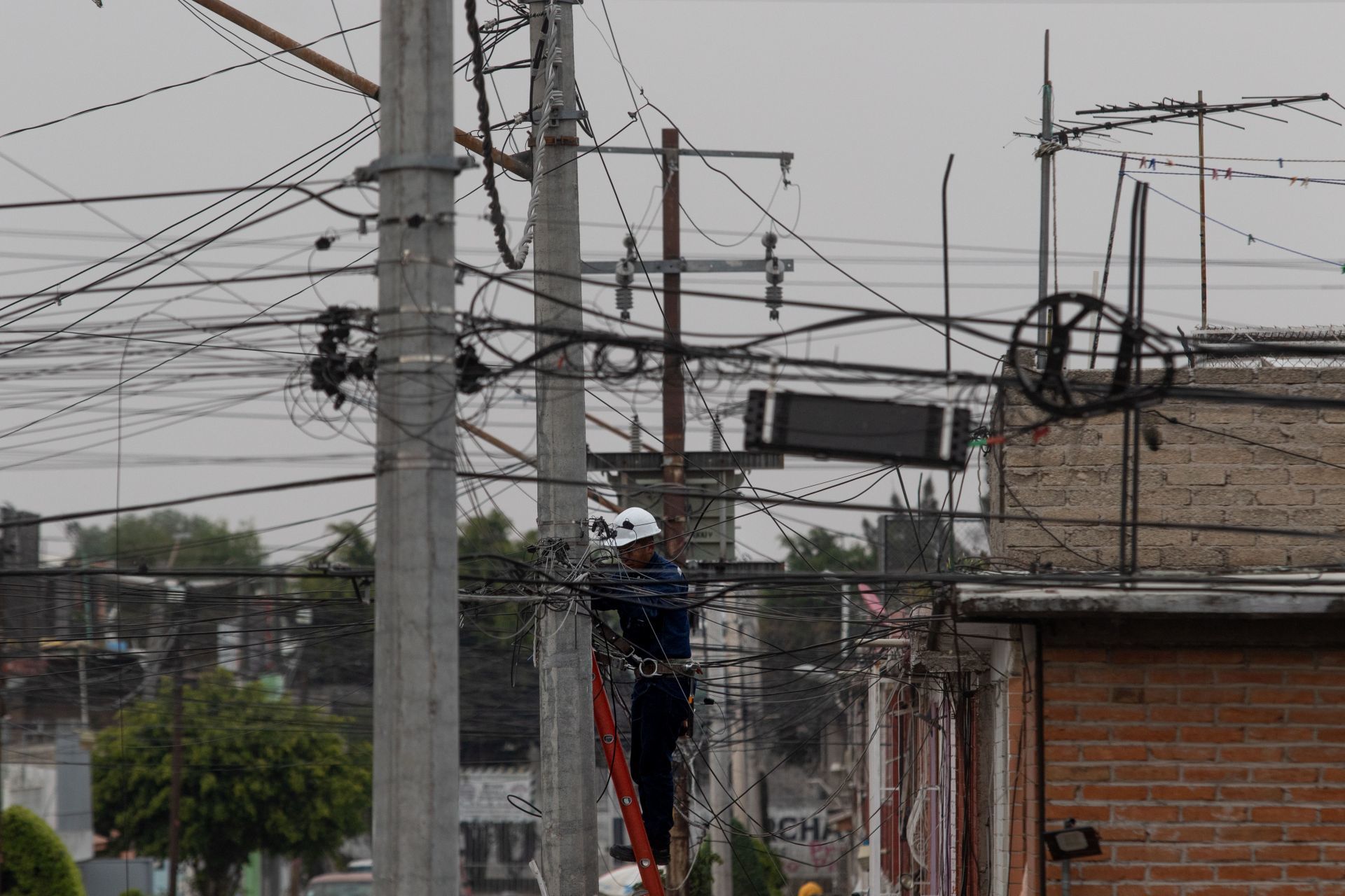 Chilango - En CDMX, se han retirado 242 kilómetros de cables en desuso
