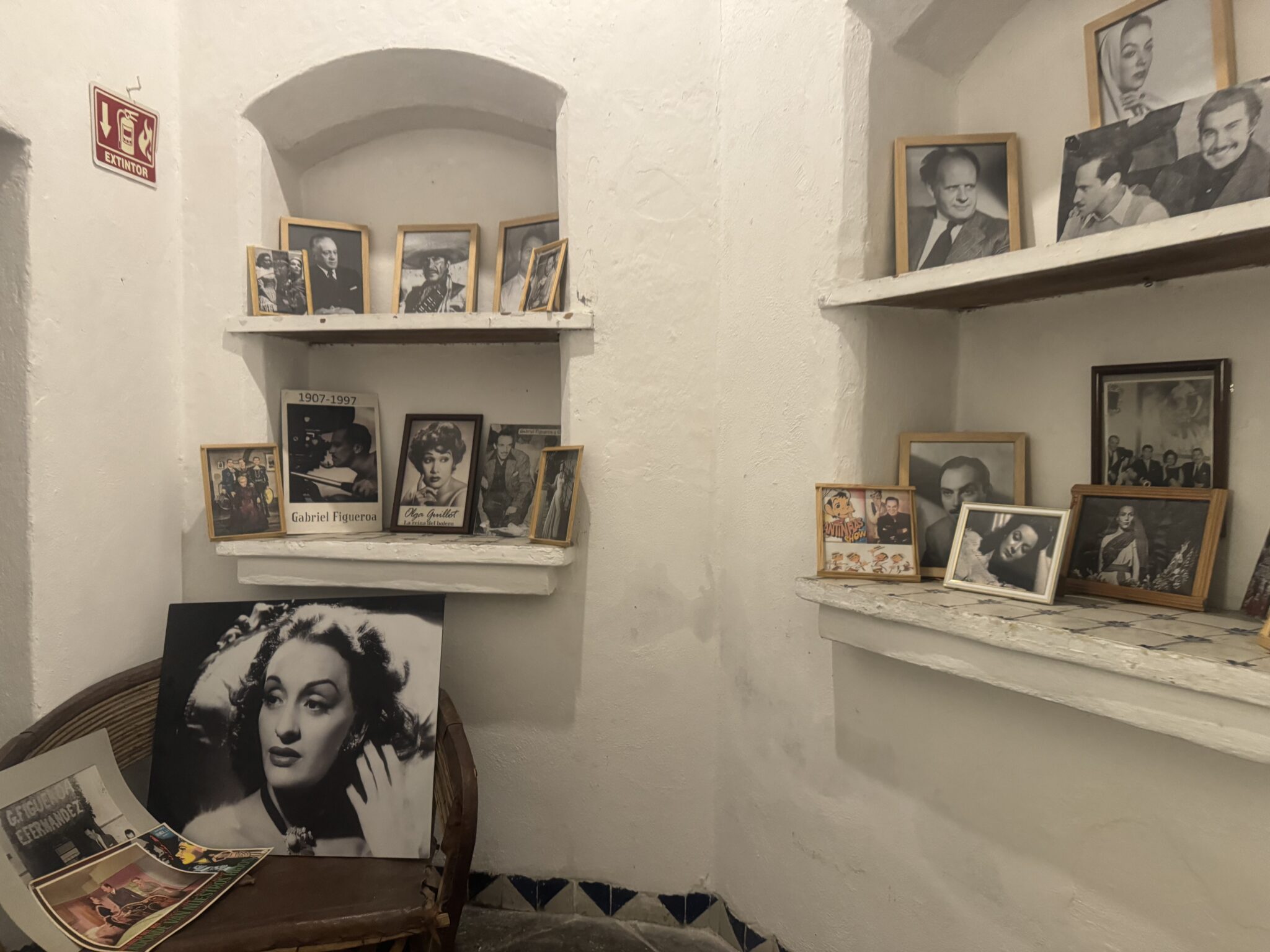 Chilango - Conoce Teatro en Breve en la casa de Emilio El Indio Fernández