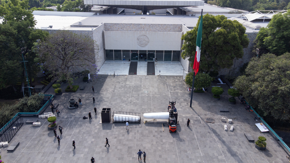 Chilango - Rivelino por fin expone Tú en el Museo Nacional de Antropología