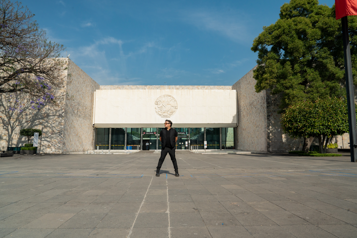 Chilango - Rivelino por fin expone Tú en el Museo Nacional de Antropología