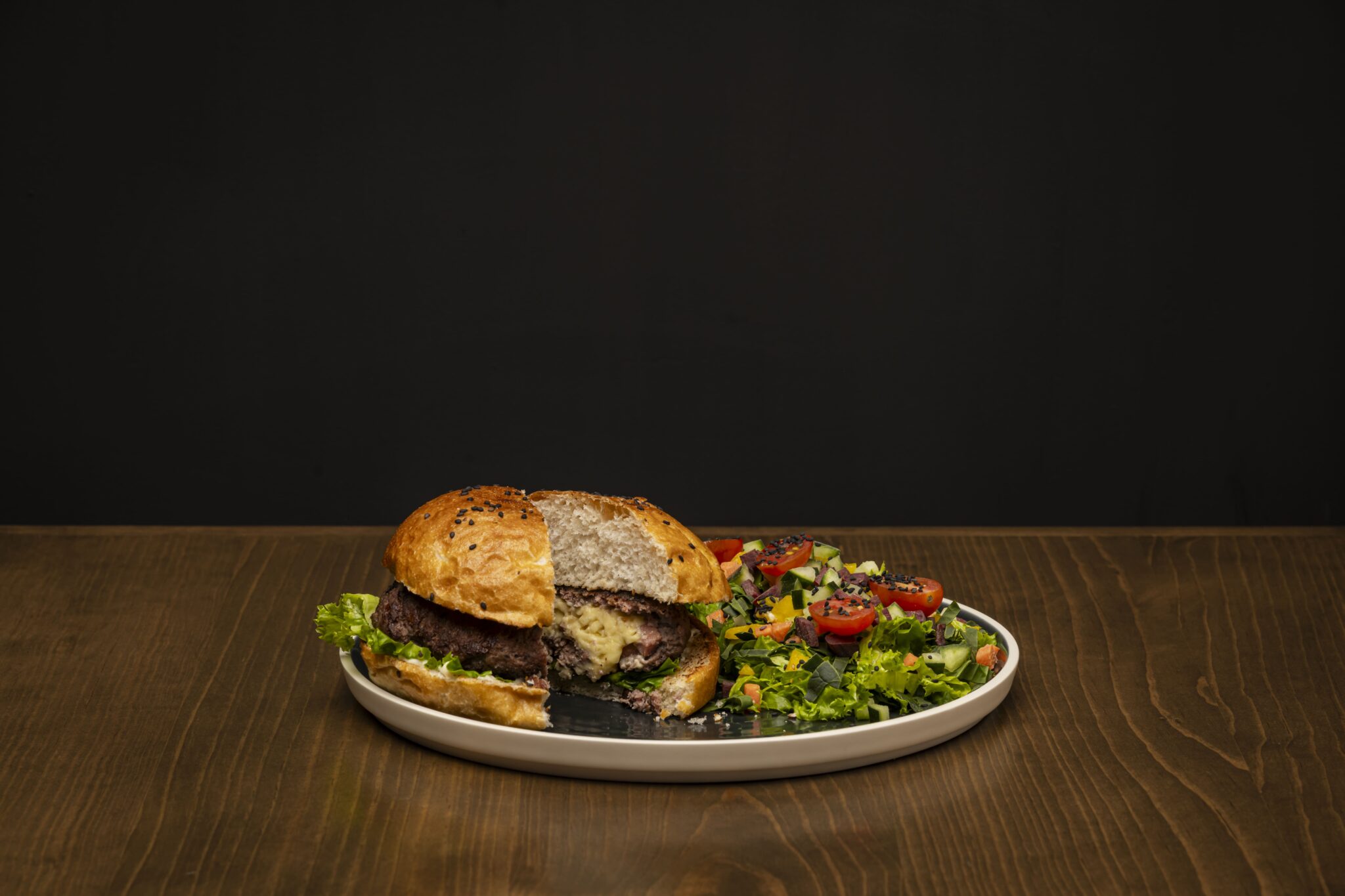 Chilango - Celebra el Día de Hamburguesa 2024 con estas promos en CDMX