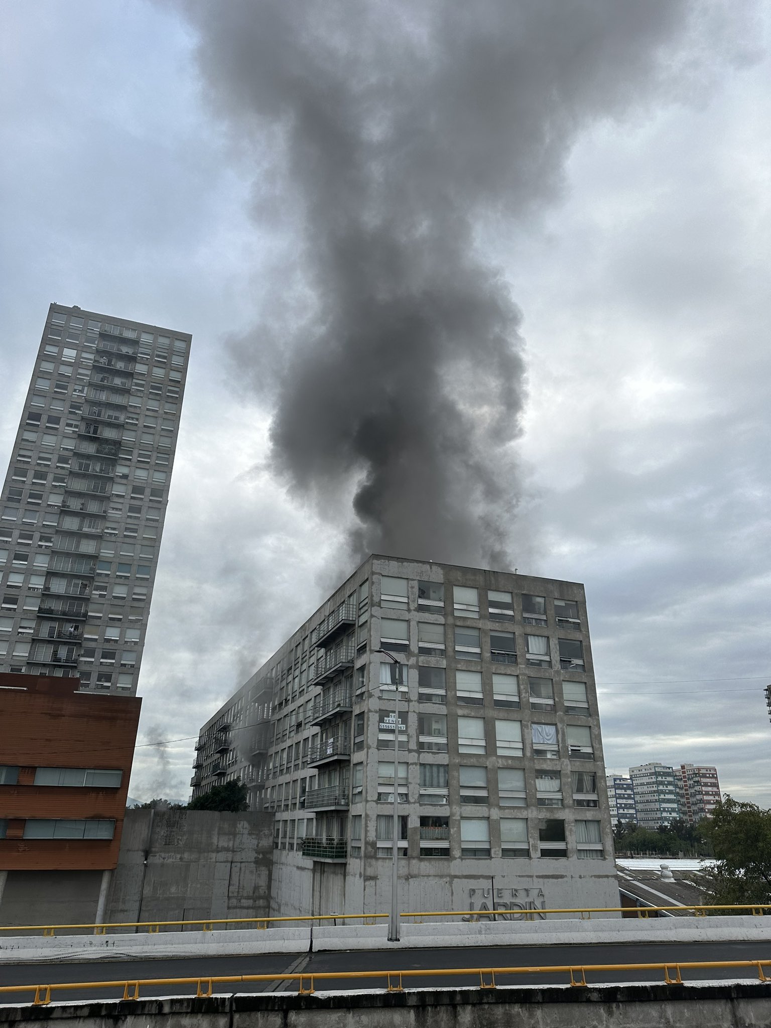 Chilango - Incendio en Azcapotzalco consume edificio de departamentos