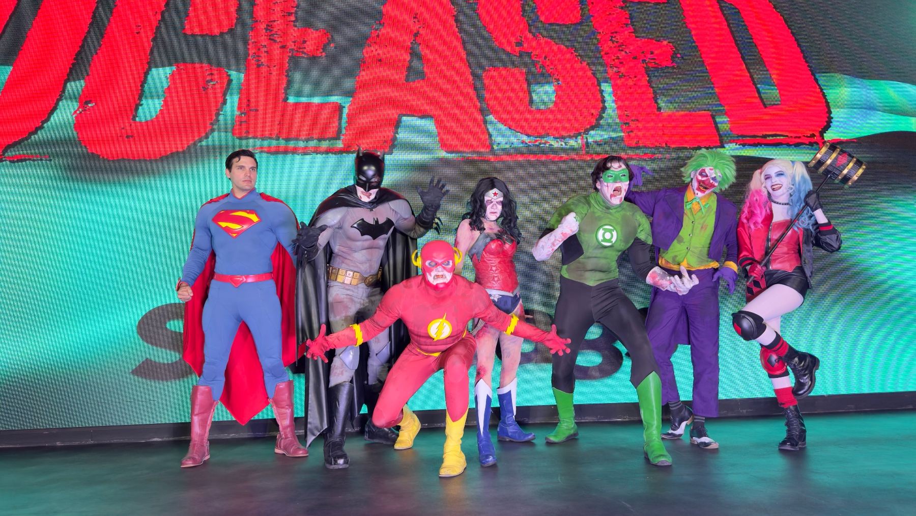 Zombies se apoderan de Six Flags en el Festival del Terror 2024 ...