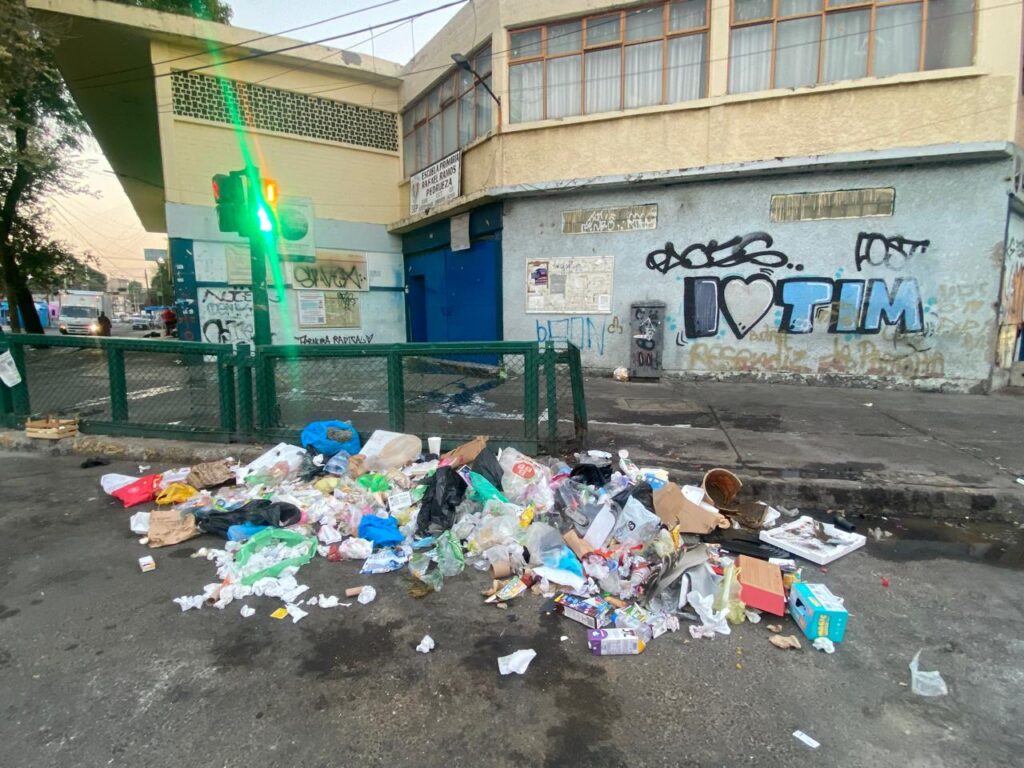 Chilango - Separación de basura en CDMX: recolectores trabajan doble ...