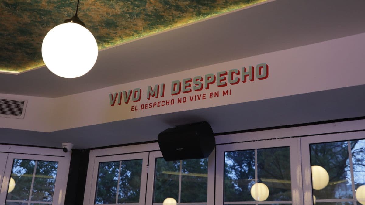 Chilango - Sala de Despecho CDMX: Cantina para cantar canciones despechadas