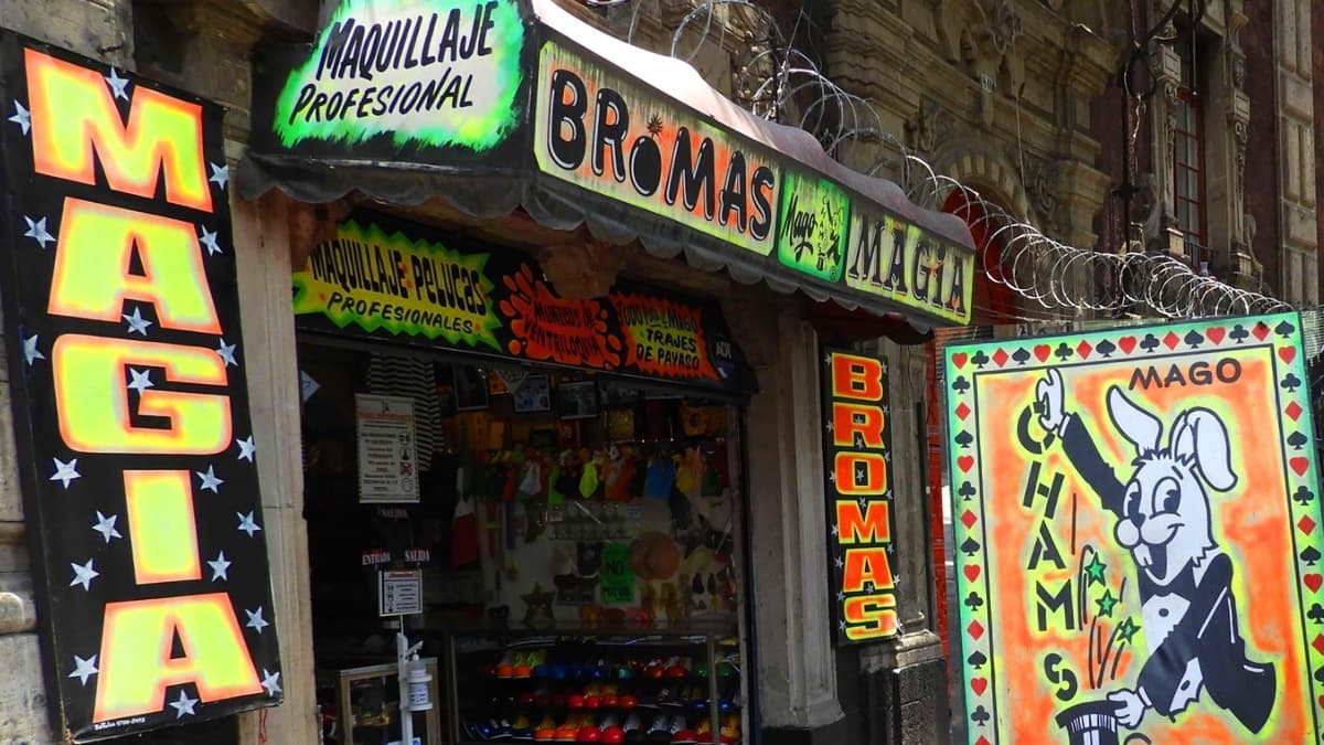 Chilango - ¿Dónde comprar artículos de magia en CDMX? Conoce la Tienda ...