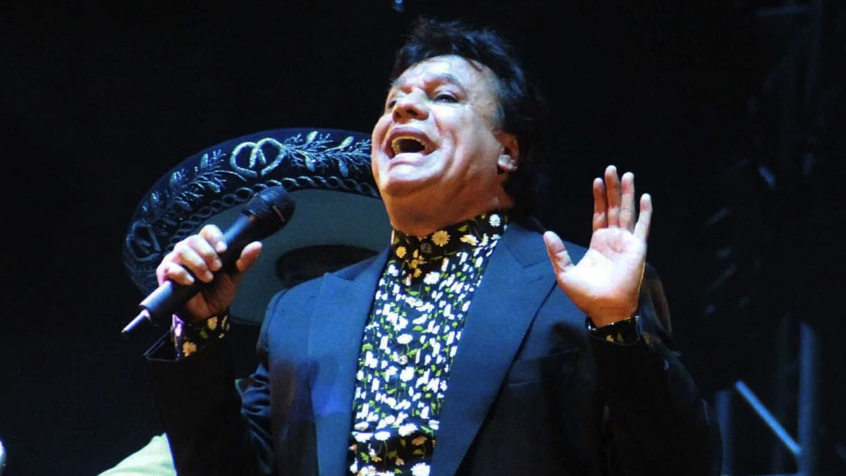 Chilango - Exposición de Juan Gabriel en CDMX: así será el homenaje a ...